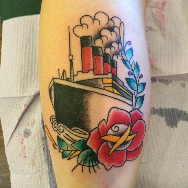 150 Tattoos auf der Wade