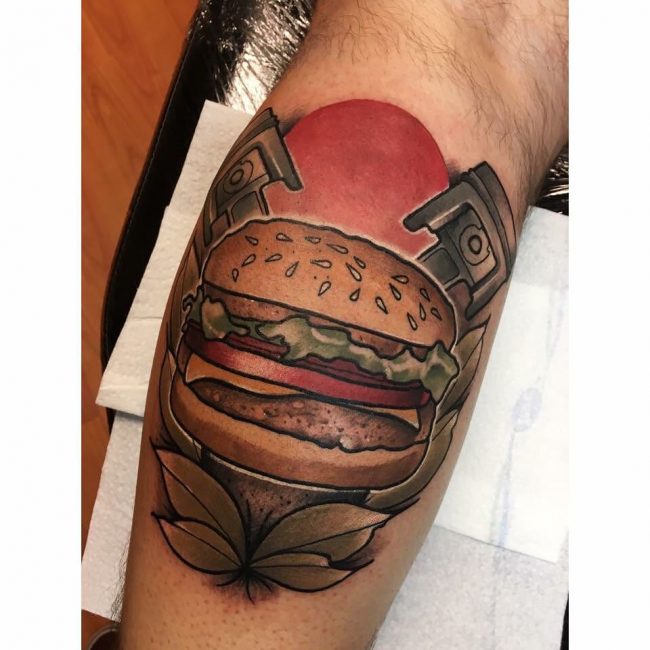 150 Tattoos auf der Wade