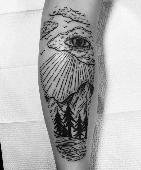 150 Tattoos auf der Wade