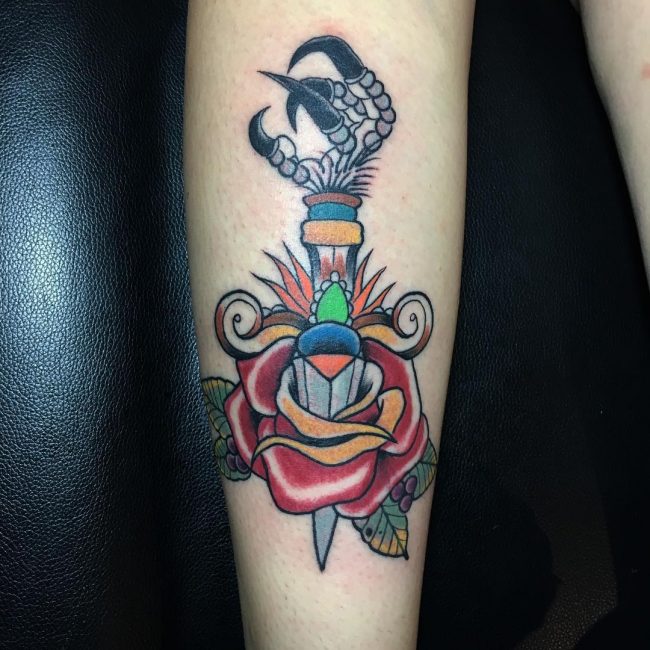 150 Tattoos auf der Wade