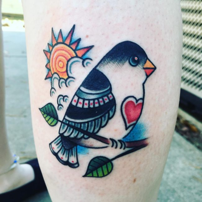 150 Tattoos auf der Wade