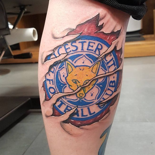 150 Tattoos auf der Wade