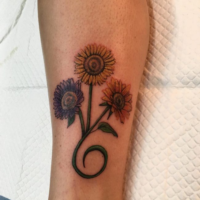 150 Tattoos auf der Wade