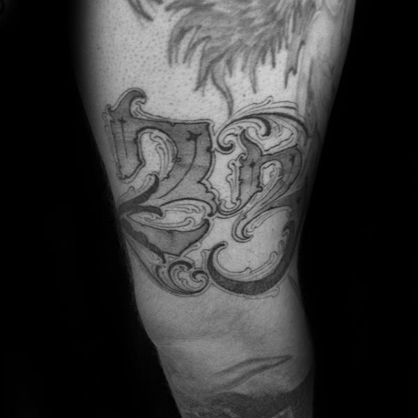 110 Zahlen-Tattoos (mit der Bedeutung)