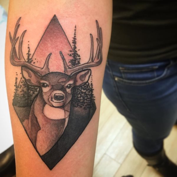 170 Hirsch Tattoo (mit der Bedeutung)