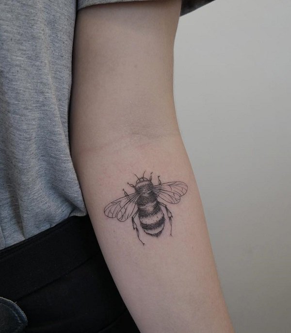Tatouage Abeille Minimaliste