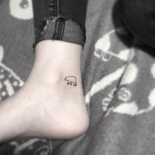 Tatouage Ours Minimaliste