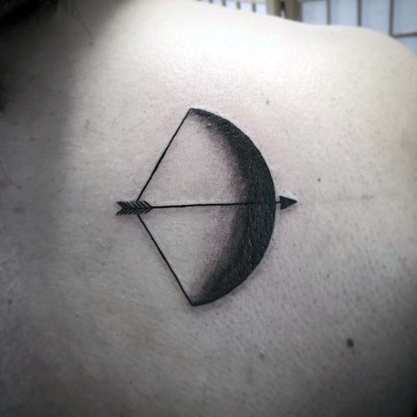 49 Tatouages d'arcs, de flèches et d'archers (Et leur signification)