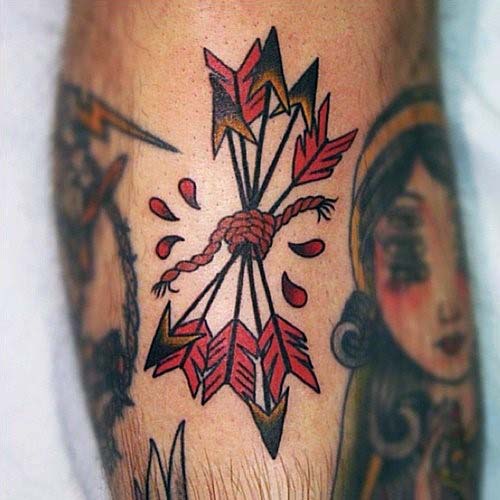 49 Tatouages d'arcs, de flèches et d'archers (Et leur signification)