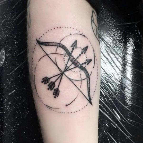 49 Tatouages d'arcs, de flèches et d'archers (Et leur signification)