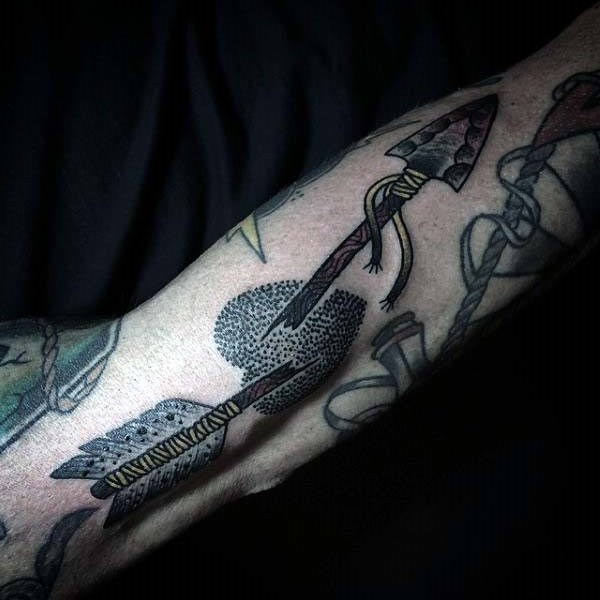 49 Tatouages d'arcs, de flèches et d'archers (Et leur signification)