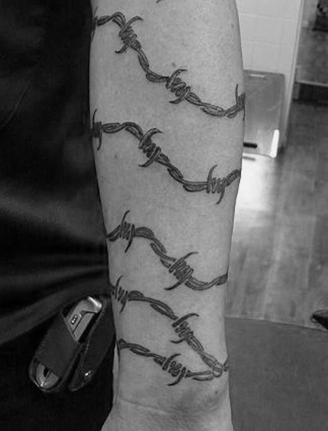 63 Tatuaggi con il filo spinato (con significato)