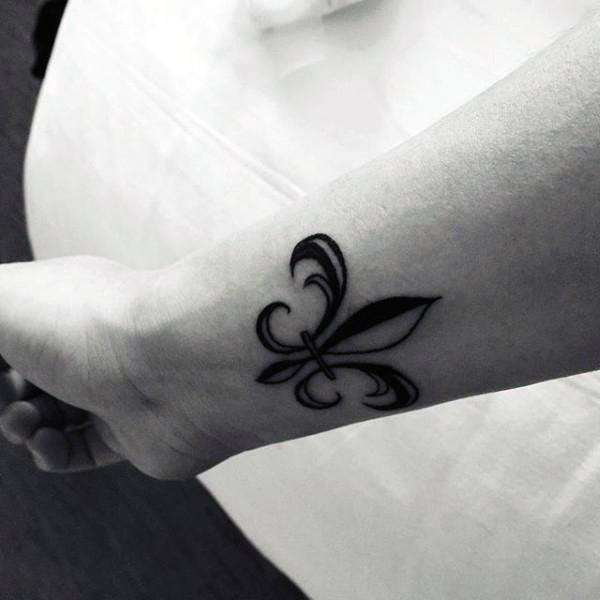 60 Tatuaggi con il giglio (con significato)