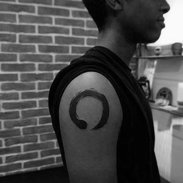 60 Tatuaggi raffiguranti l'Enso, il cerchio zen (con significato)