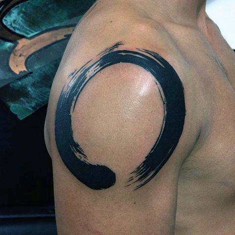 60 Tatuaggi raffiguranti l'Enso, il cerchio zen (con significato)