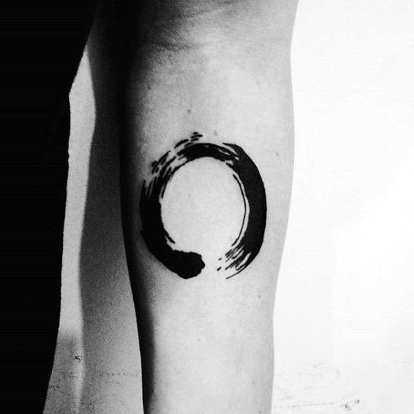 60 Tatuaggi raffiguranti l'Enso, il cerchio zen (con significato)