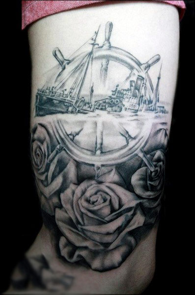 65 Tatuaggi con il timone della nave (con significato)