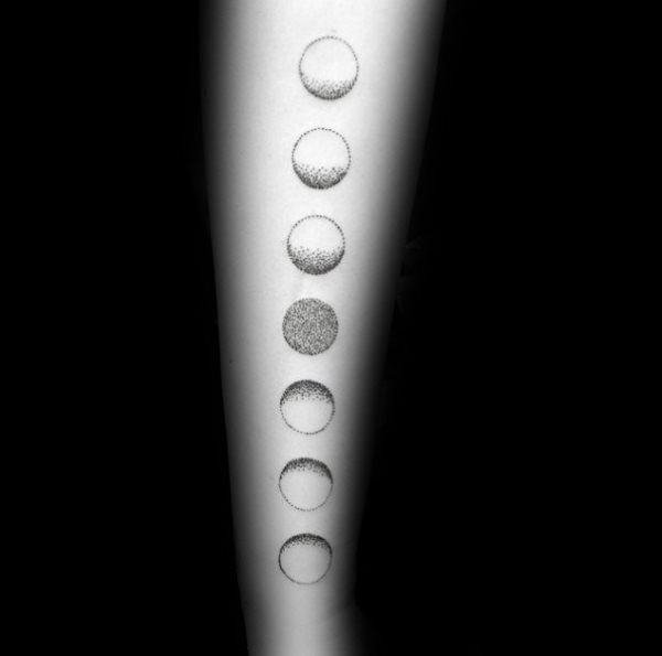 74 tatuaże z fazami Księżyca – znaczenia i wzory