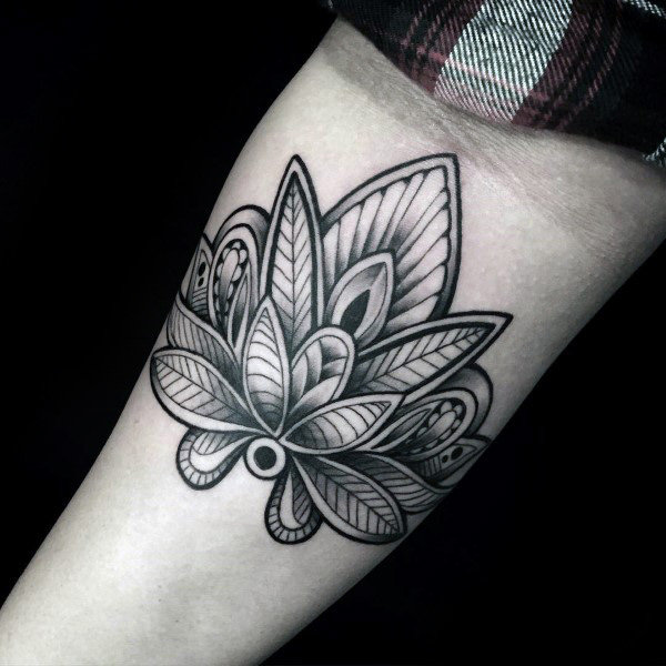95 de tatuaje cu floare de LOTUS (cu semnificația lor)